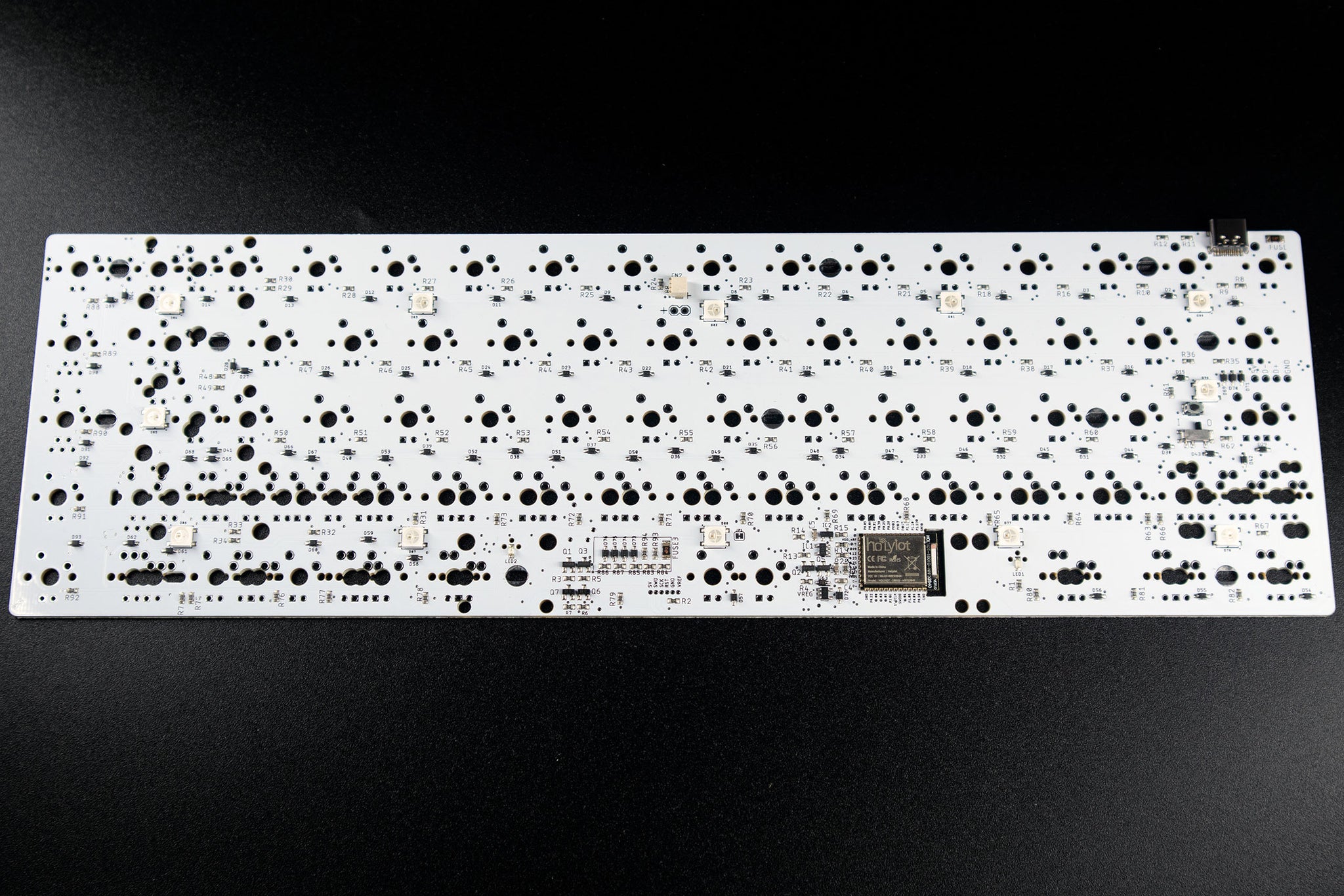 BT65 - 65% Wireless Soldered Tray Mount PCB with RGB underglow ...